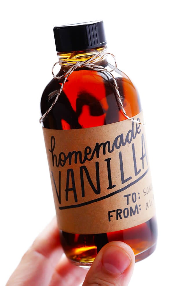 Homemade Vanilla Extract (Plus FREE Printable Labels!) | Gimme Some Oven Homemade Vanilla Extract (Plus FREE Printable Labels!) | Gimme Some Oven