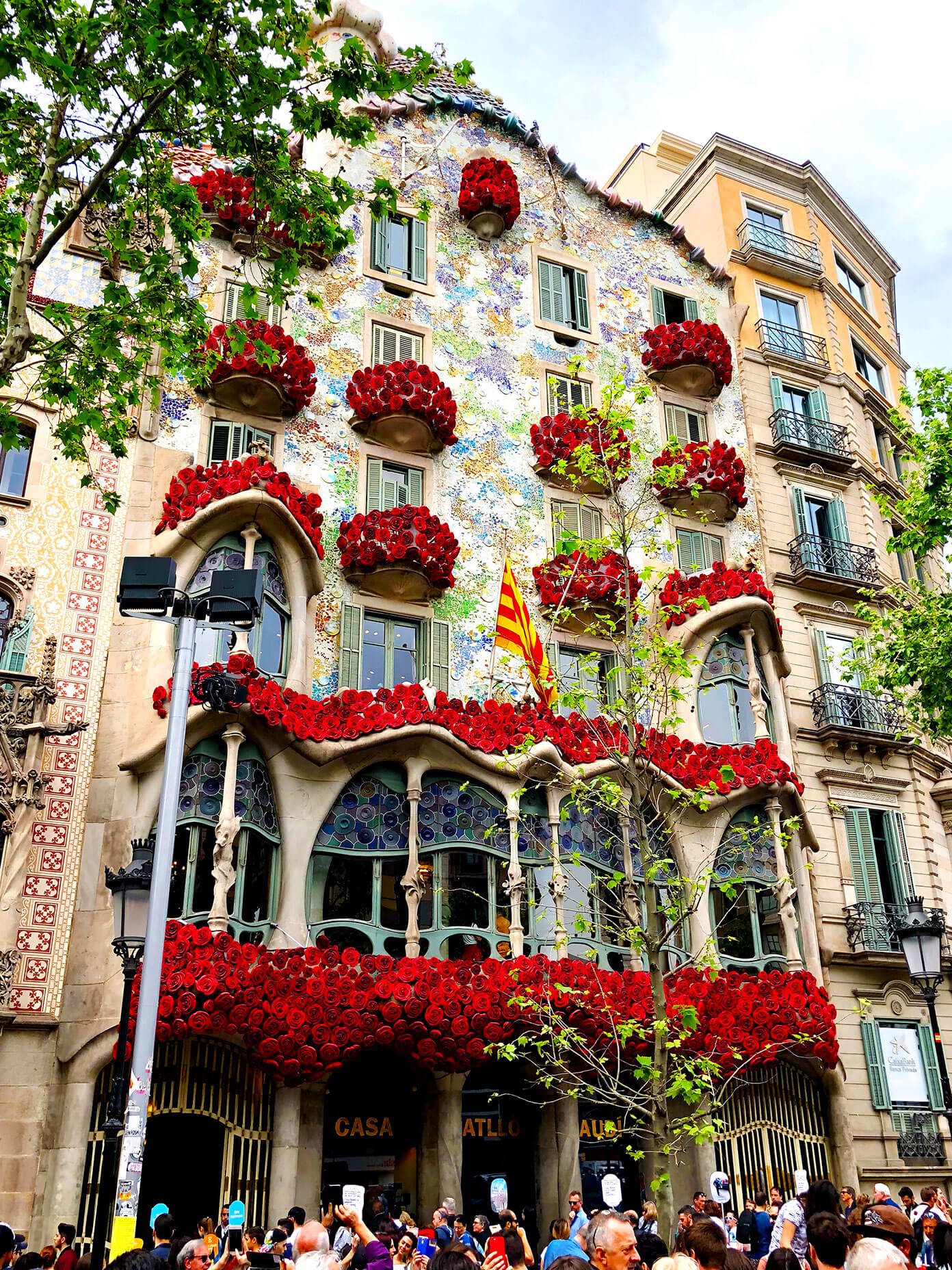 Our First Sant Jordi Day in Barcelona (VIDEO) - Gimme Some Oven Our First Sant Jordi Day in Barcelona (VIDEO) - Gimme Some Oven